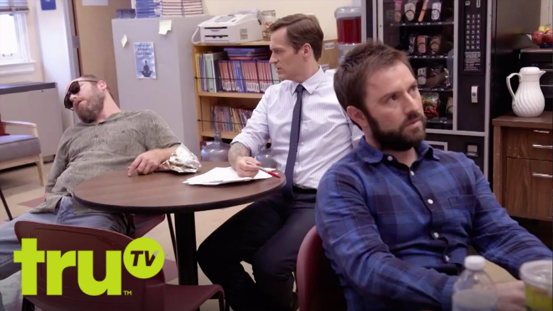 Those Who Can't 1x01 Serientrailer | Serienjunkies.de